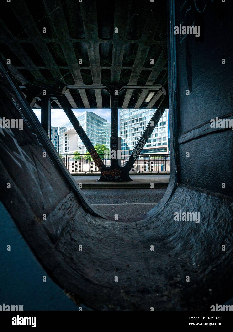 Modern glass structure creates hi-res stock photography and images - Alamy