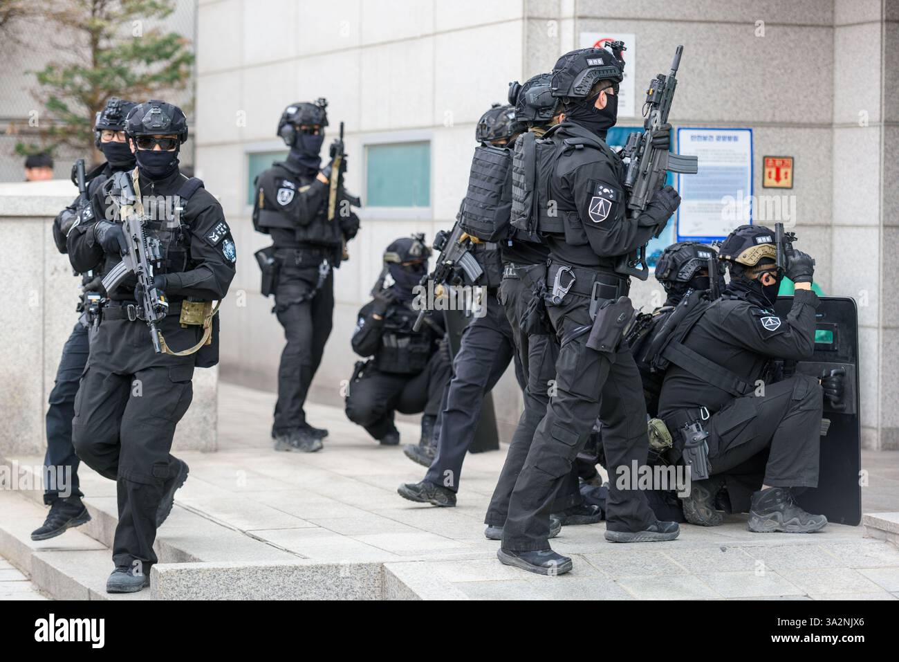 Seoul, South Korea. 13th Mar, 2025. South Korean army soldiers ...