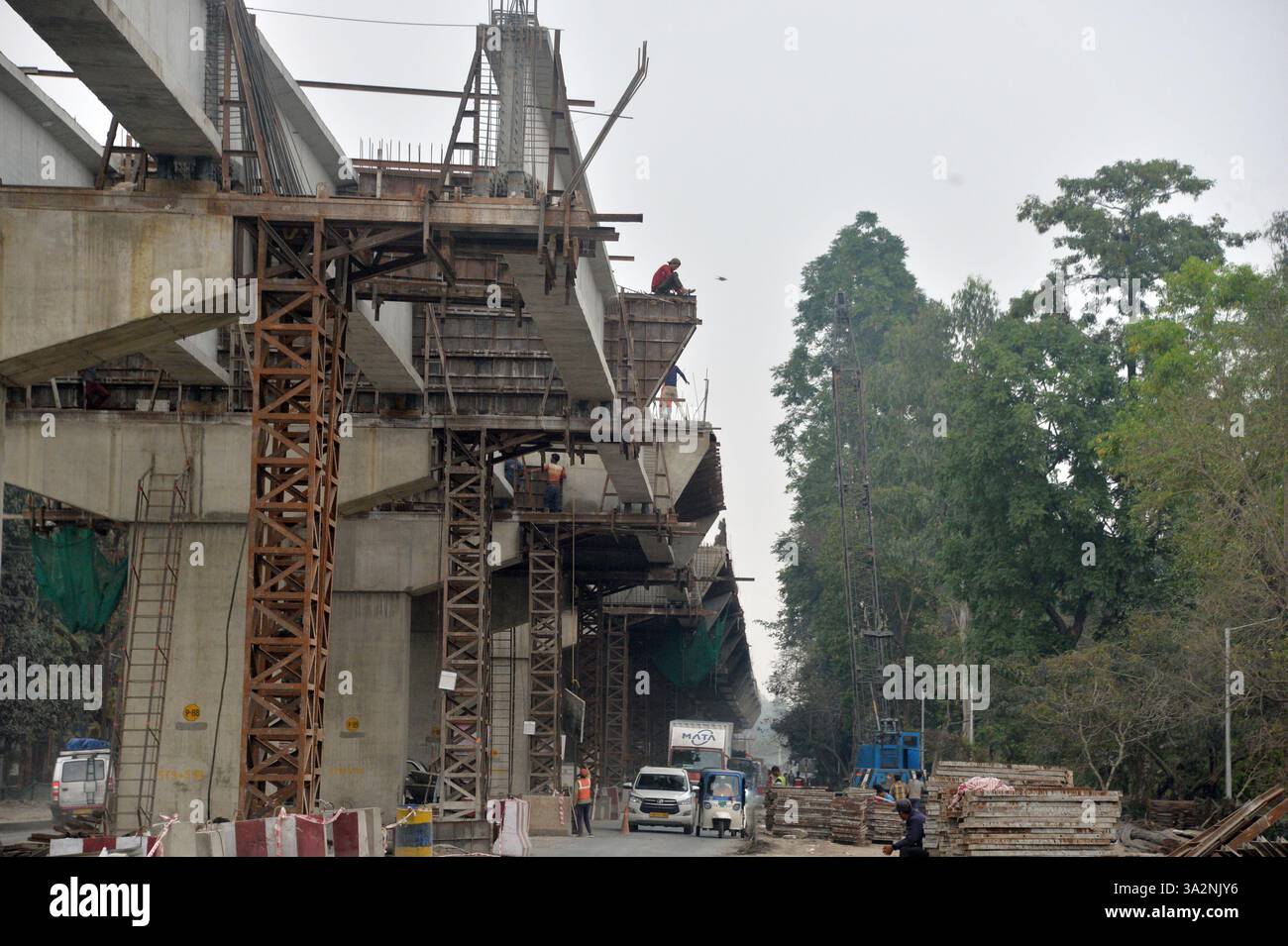 Siliguri, West Bengal, India. 13th Mar, 2025. Road workers works on the ...
