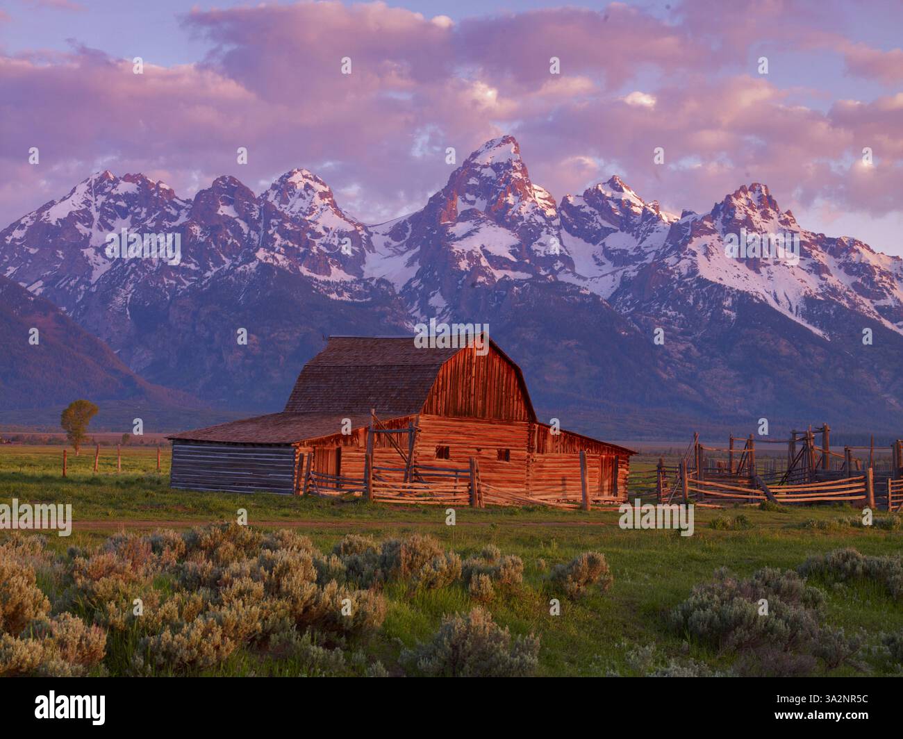 Mormon row barns Grand Tetons Stock Photo - Alamy