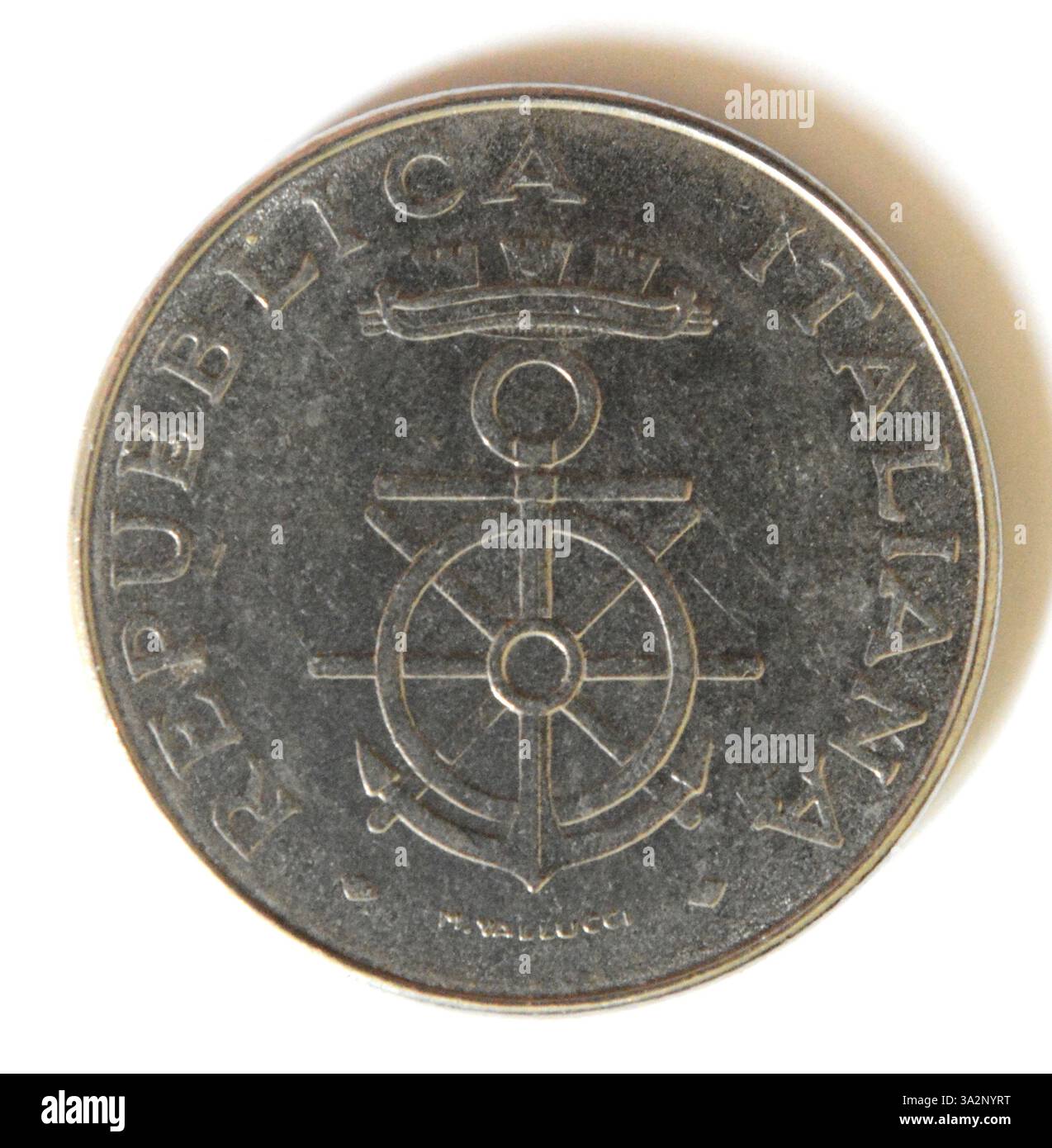 GIFFONI VALLE PIANA,ITALY - July 1,2023 : Old coin of Italy 100 lire ...