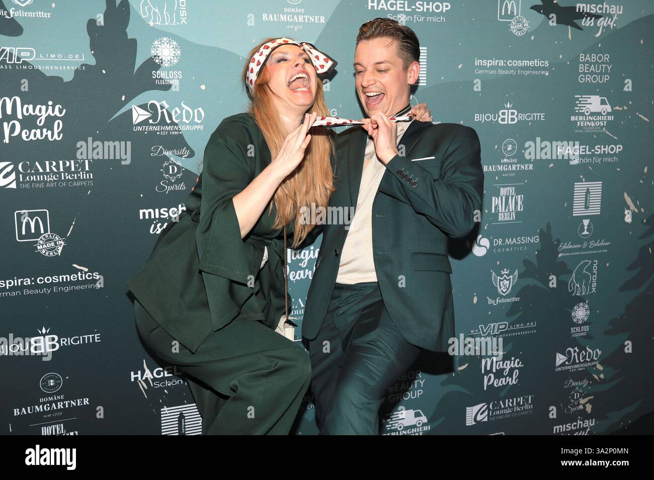 Dani Wiese und Marcel Mayr beim Public Viewing zur TV-Premiere der 4 ...