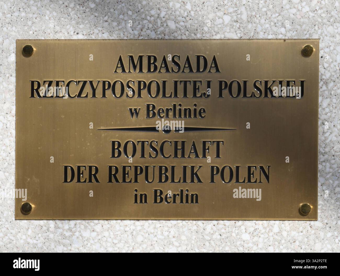 Botschaft der Republik Polen in Berlin- Tafel am Botschaftsgebaeude in ...