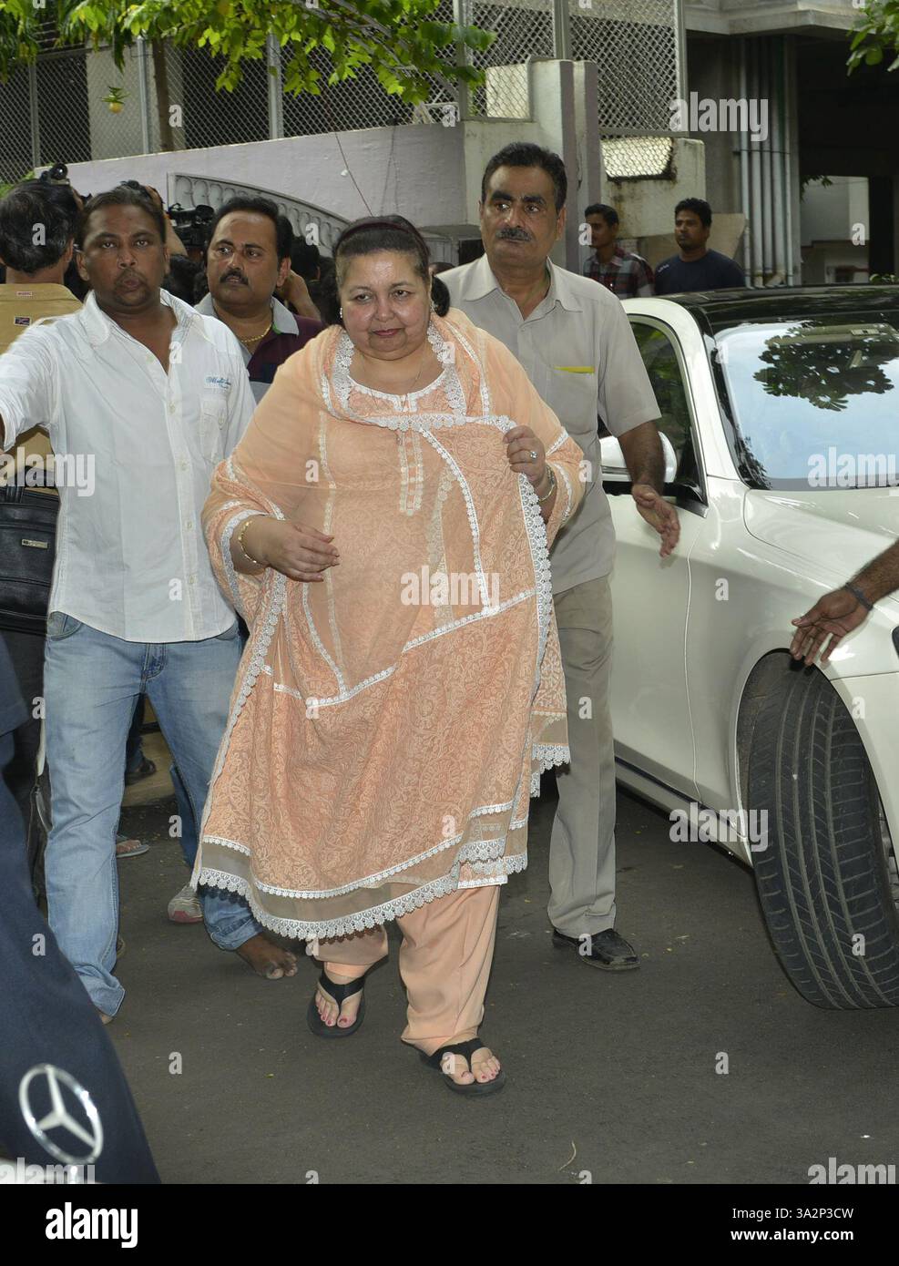 MUMBAI, INDIA â€“ AUGUST 30: Pamela Chopra bids adieu to Ganpati Bappa ...