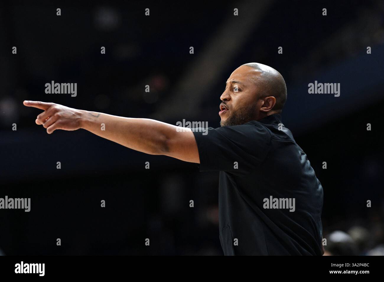 UNC Wilmington head coach Takayo Siddle gestures during an NCAA college ...
