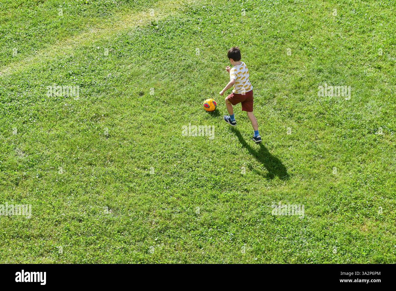 Outdoor summer day garden child hi-res stock photography and images - Alamy