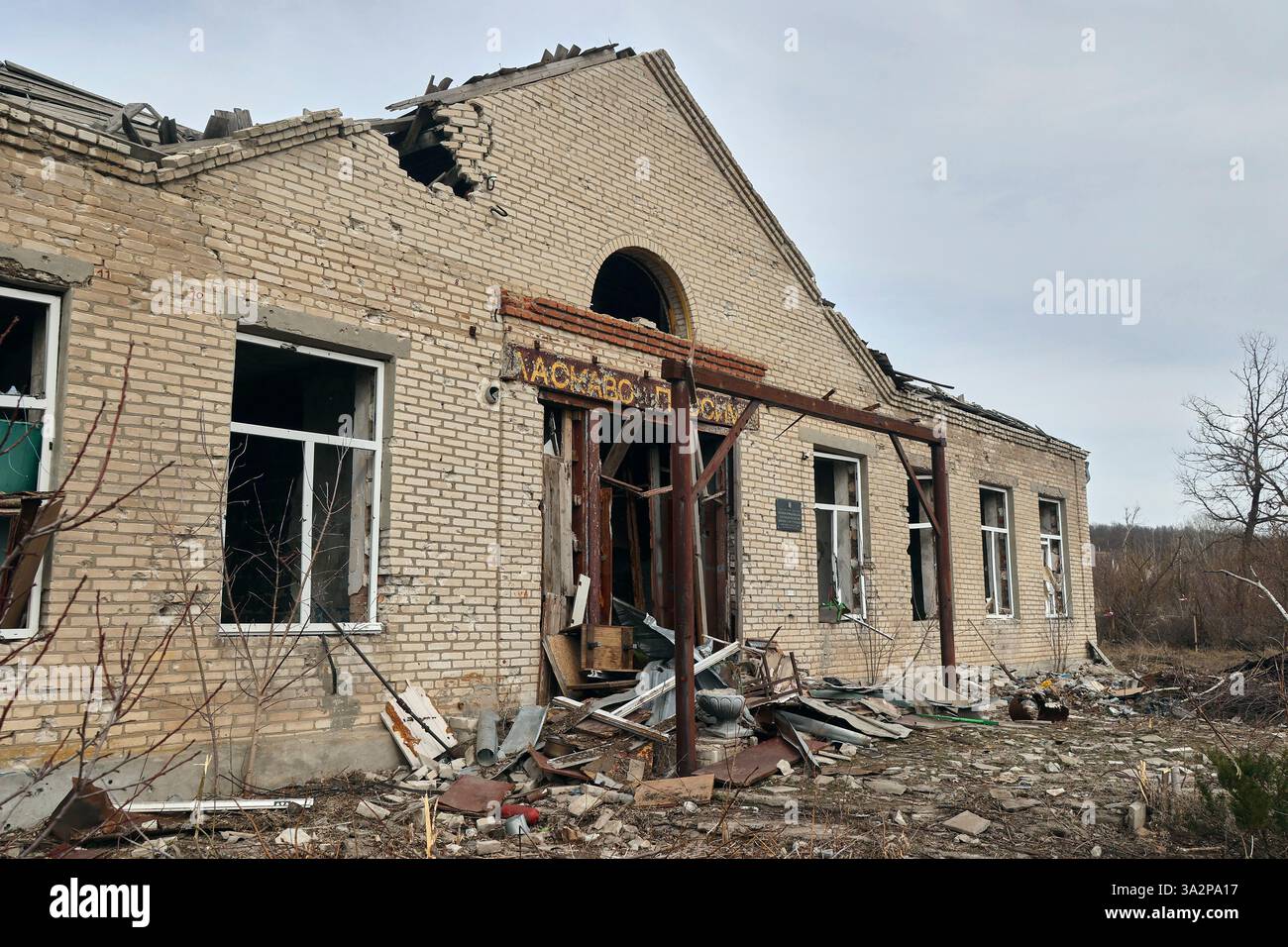 The building of a secondary school occupied by the Russian invaders ...