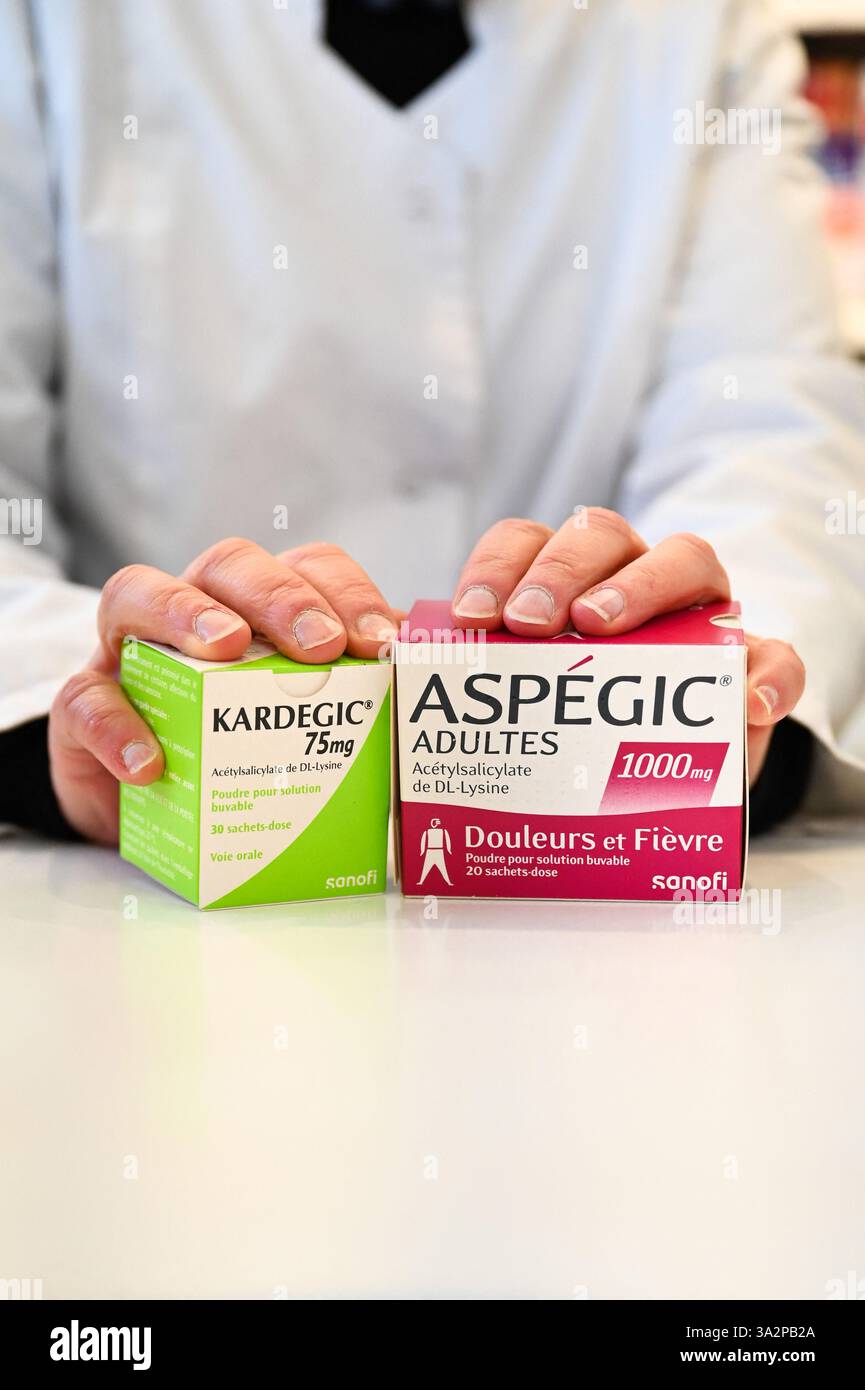 illustration of a box of Kardegic and Aspegic in a Paris pharmacy on ...