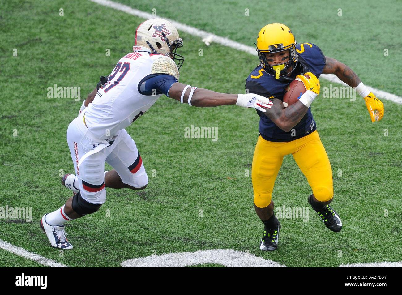 Avery thompson hi-res stock photography and images - Alamy