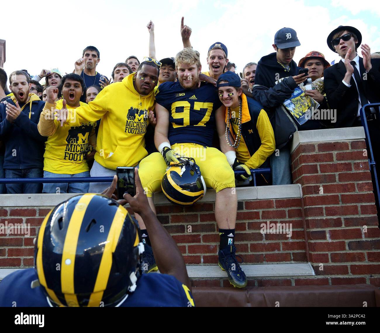Sept. 13, 2014 - Ann Arbor, MI, USA - Michigan's Raymon Taylor (6 ...