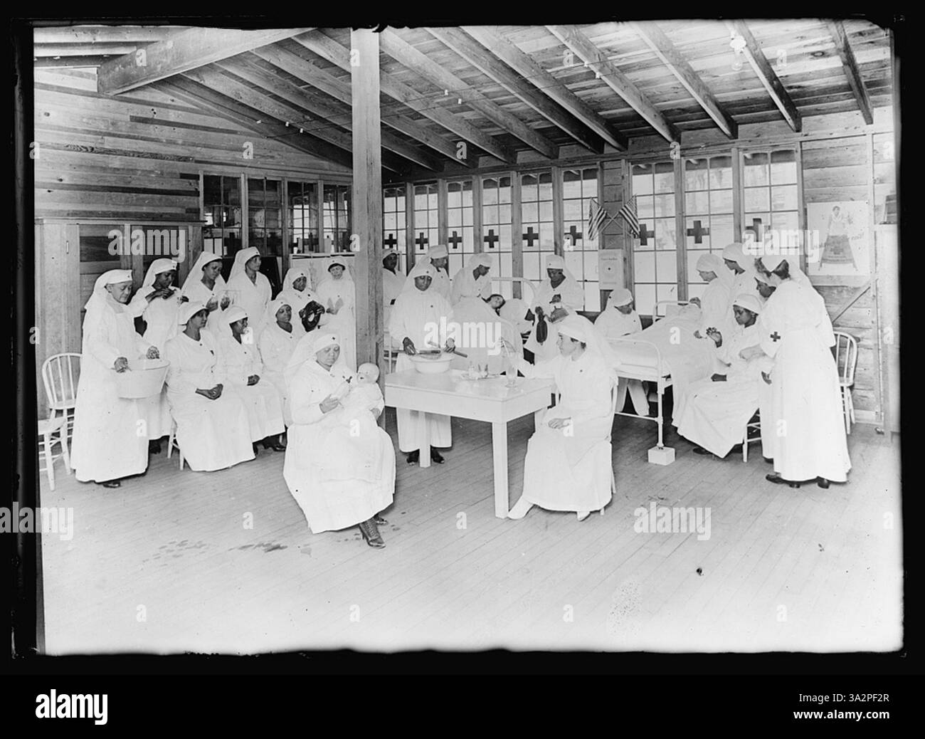 Working class women home early 1900s hi-res stock photography and ...