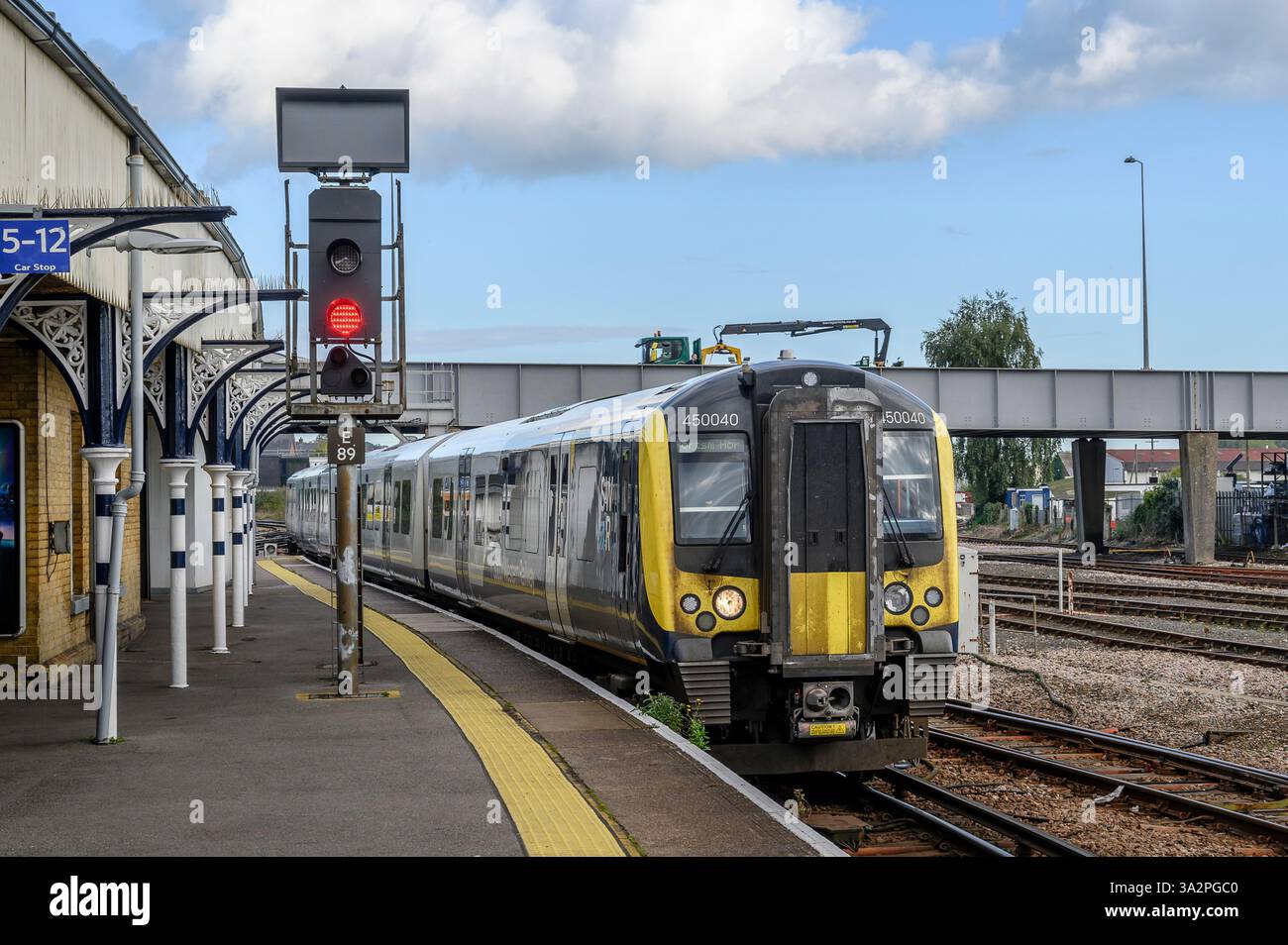 Class 440 at Eastleigh Station, Hampshire Stock Photo - Alamy