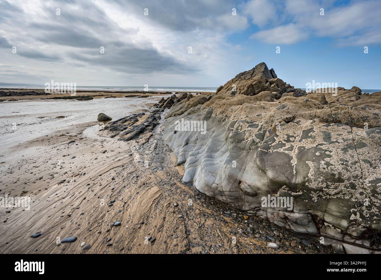 Dramatic landscape on Sandymouth Bay beach Cornwall at low tide Stock ...