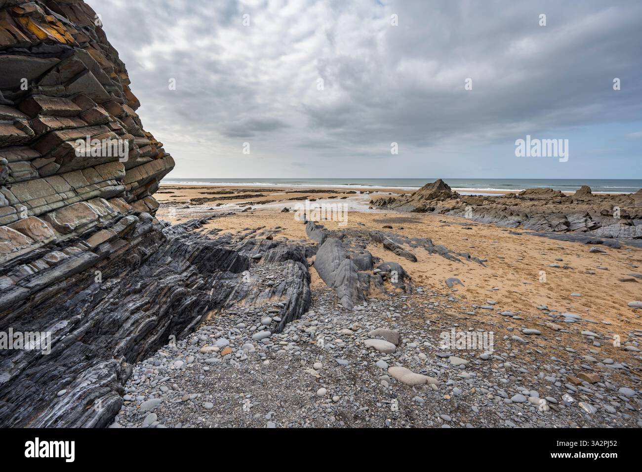 Sandymouth Bay beach Cornwall view from cliff pathway Stock Photo - Alamy