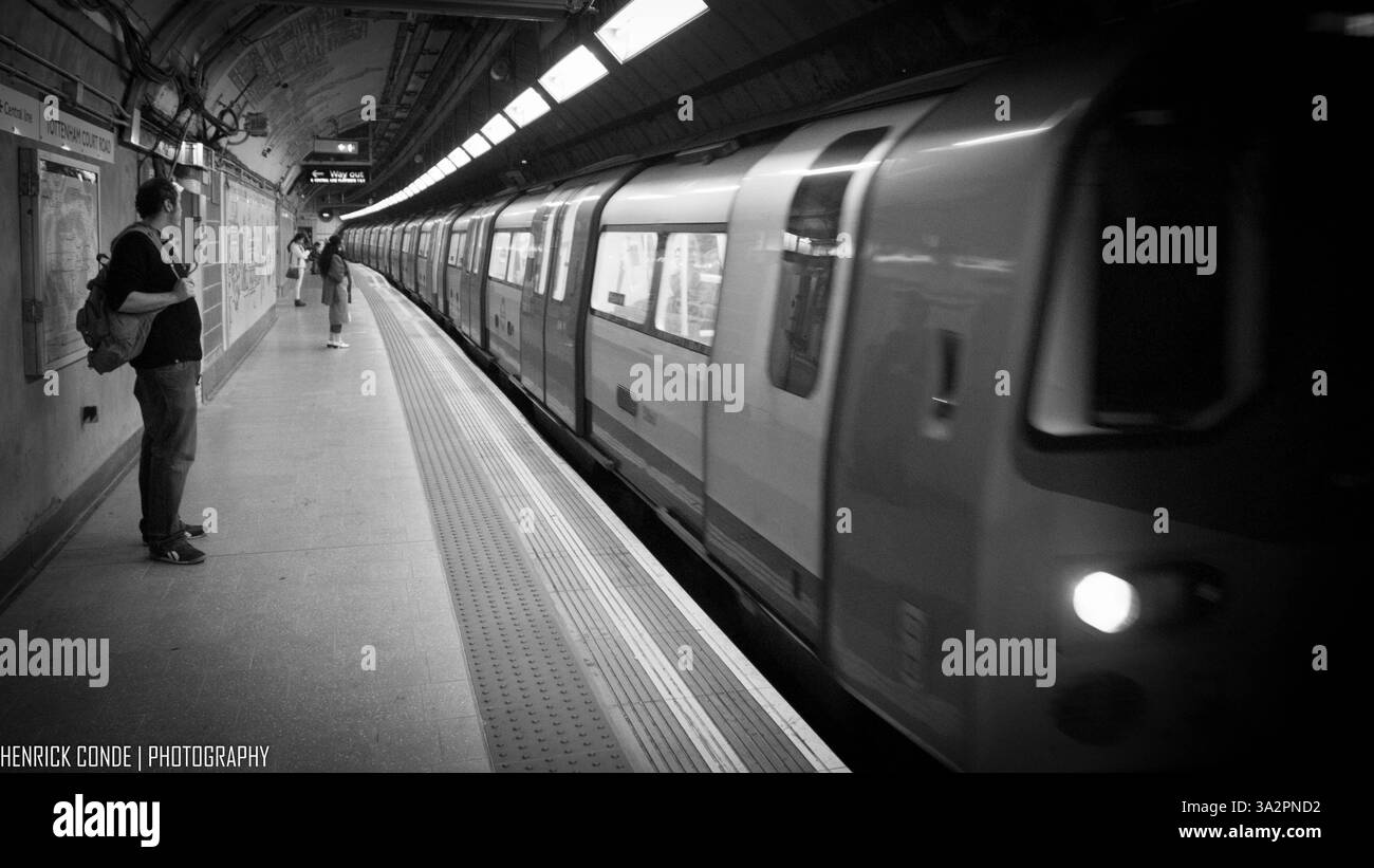 Londons transport Black and White Stock Photos & Images - Alamy