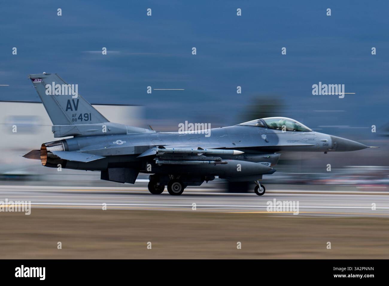 A U.S. Air Force F-16 Fighting Falcon lands during Exercise Fighting ...