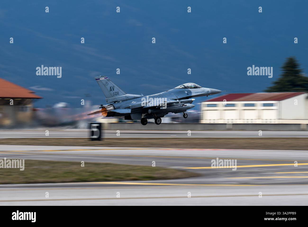 A U.S. Air Force F-16 Fighting Falcon lands during Exercise Fighting ...