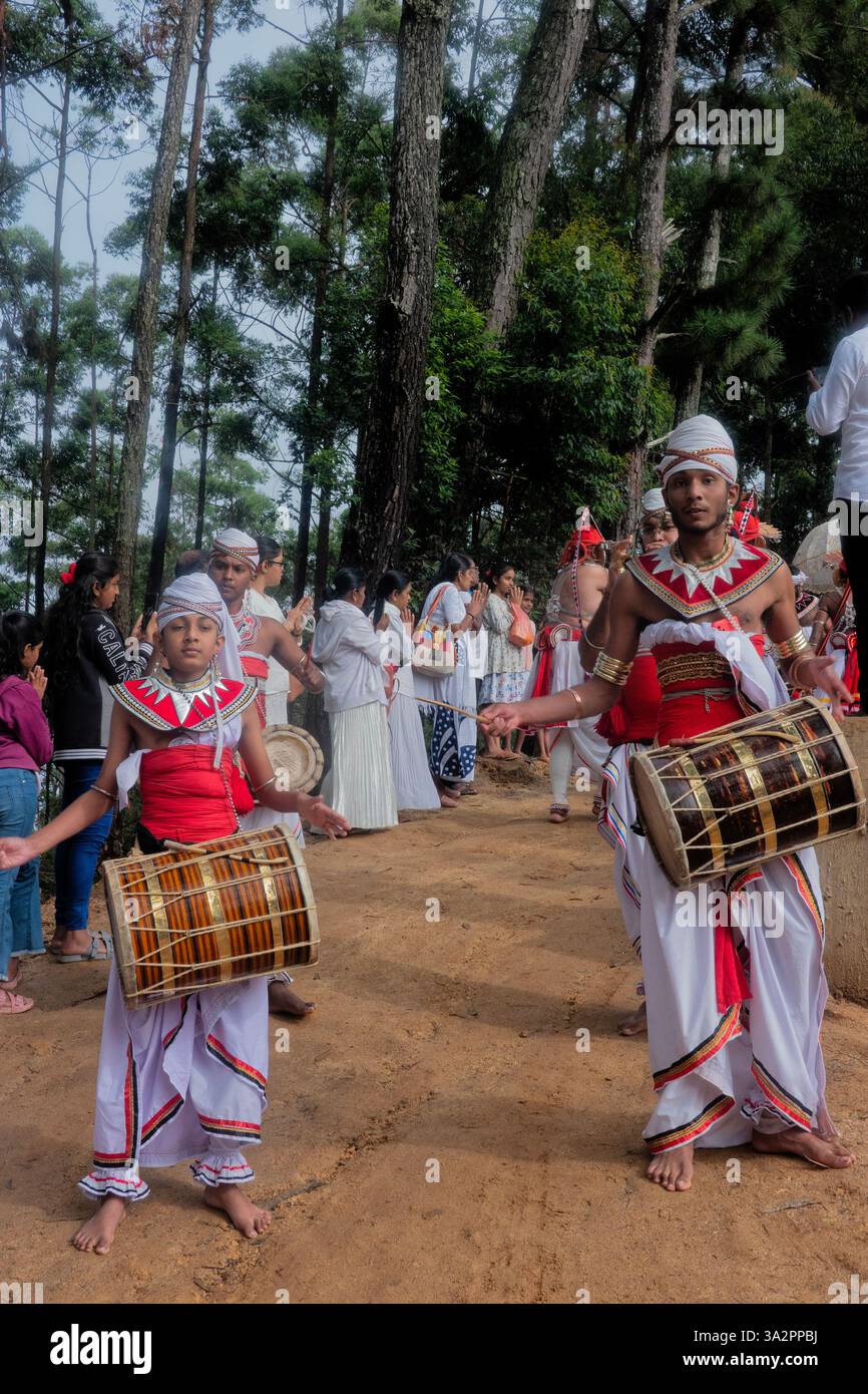 Drummers at a temple poya festival, Ella, Sri Lanka Stock Photo - Alamy