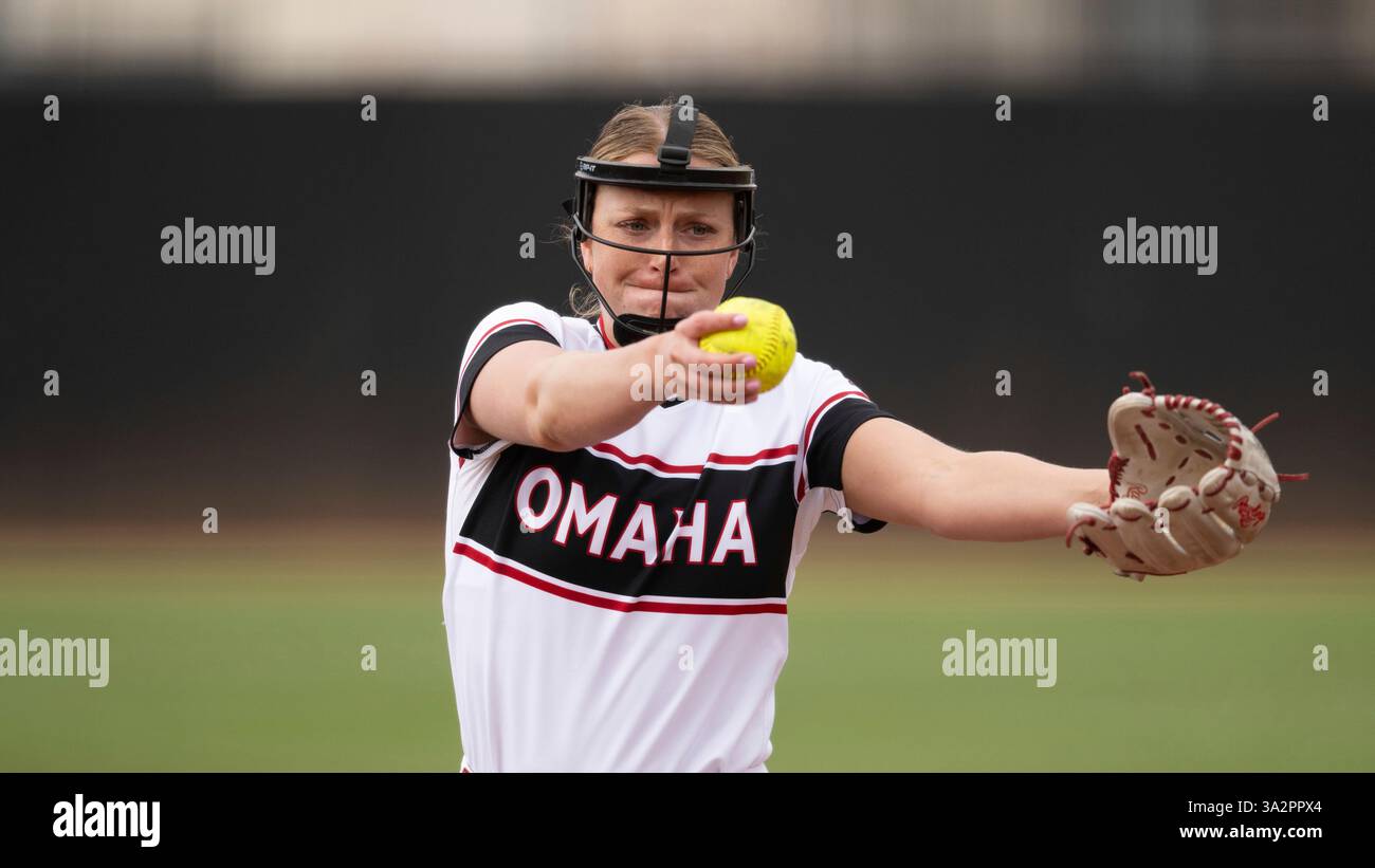 Omaha relief pitcher Alexis Wiggins delivers a pitch during an NCAA ...
