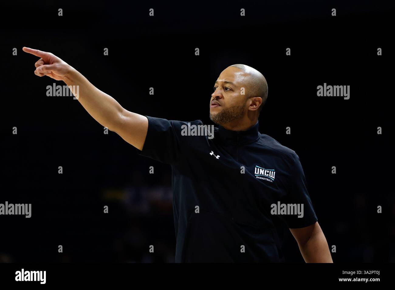 UNC Wilmington head coach Takayo Siddle gestures during an NCAA college ...