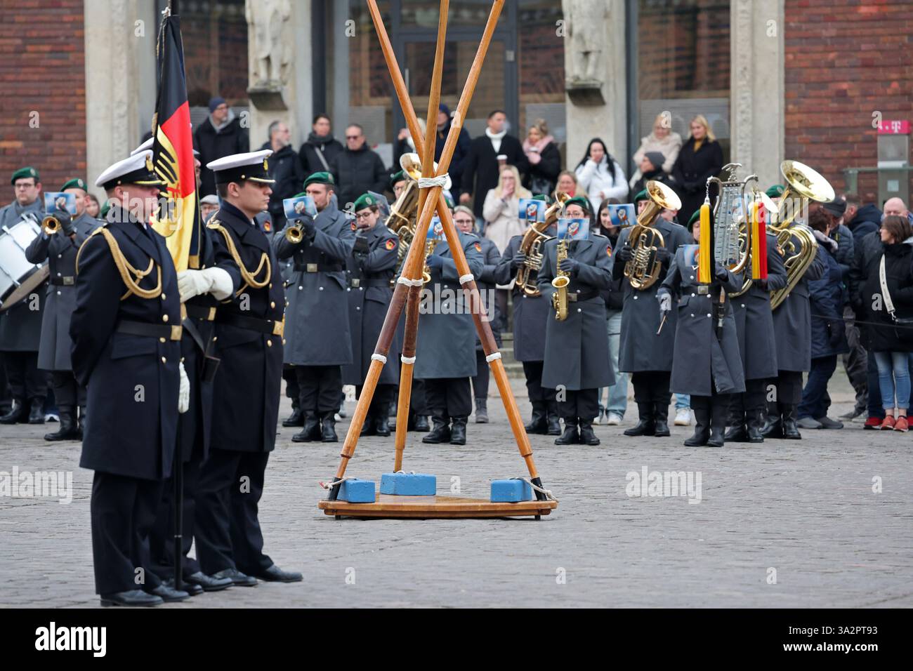 Stralsund, Germany. 13th Mar, 2025. The Navy celebrates the swearing-in ...