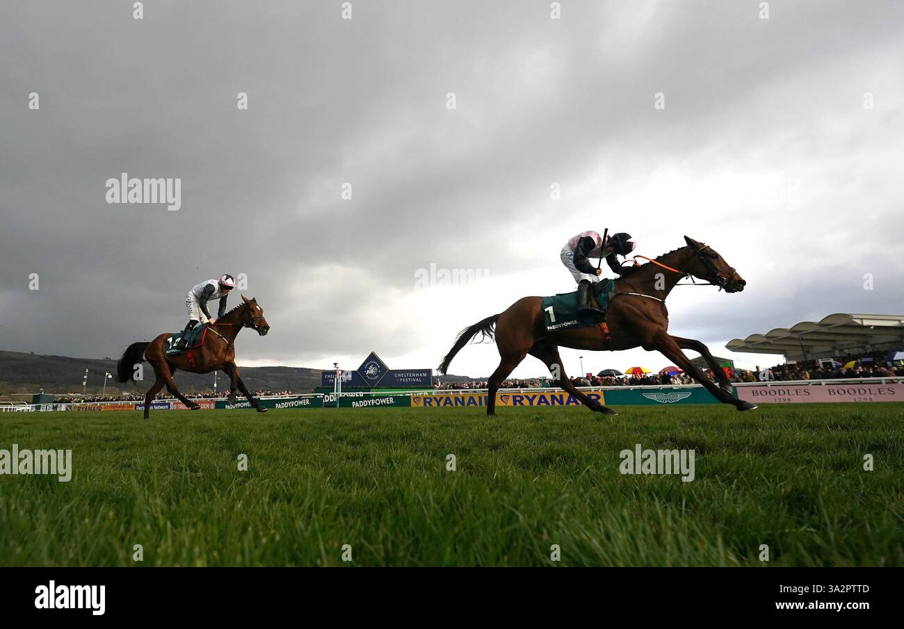 Bob Olinger ridden by Rachael Blackmore (right) on their way to winning ...