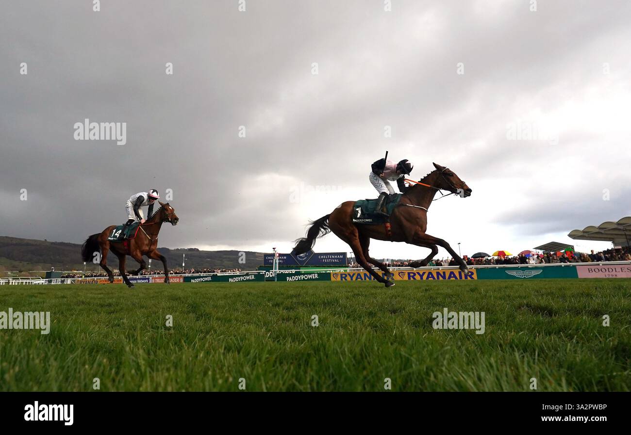 Bob Olinger ridden by Rachael Blackmore (right) on their way to winning ...