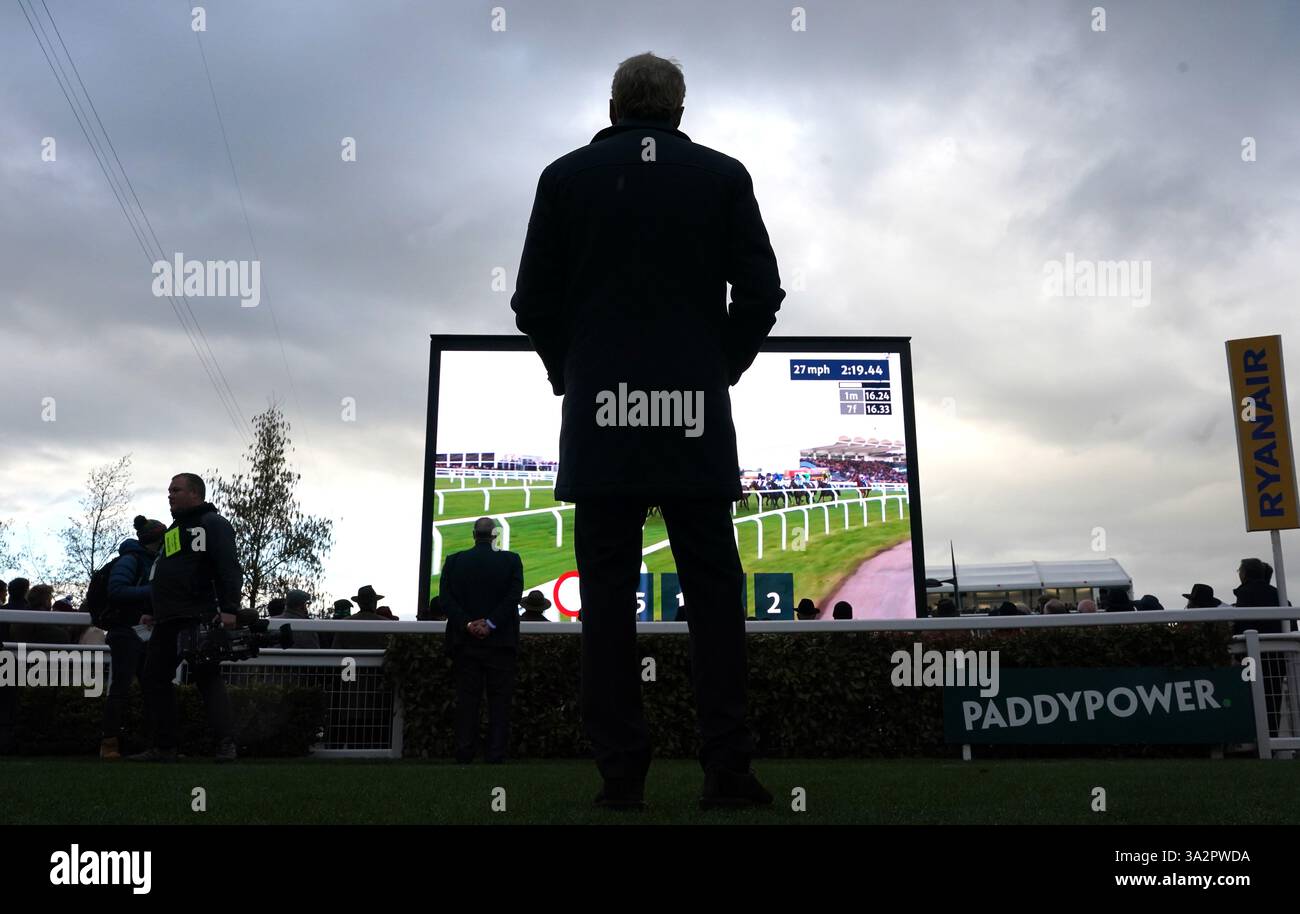 Harry Redknapp, owner of horse Shakem Up'arry watches the TrustATrader ...