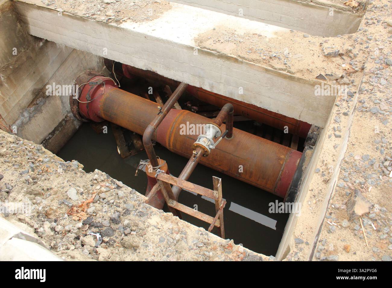 Urban infrastructure pipeline replacement hi-res stock photography and ...