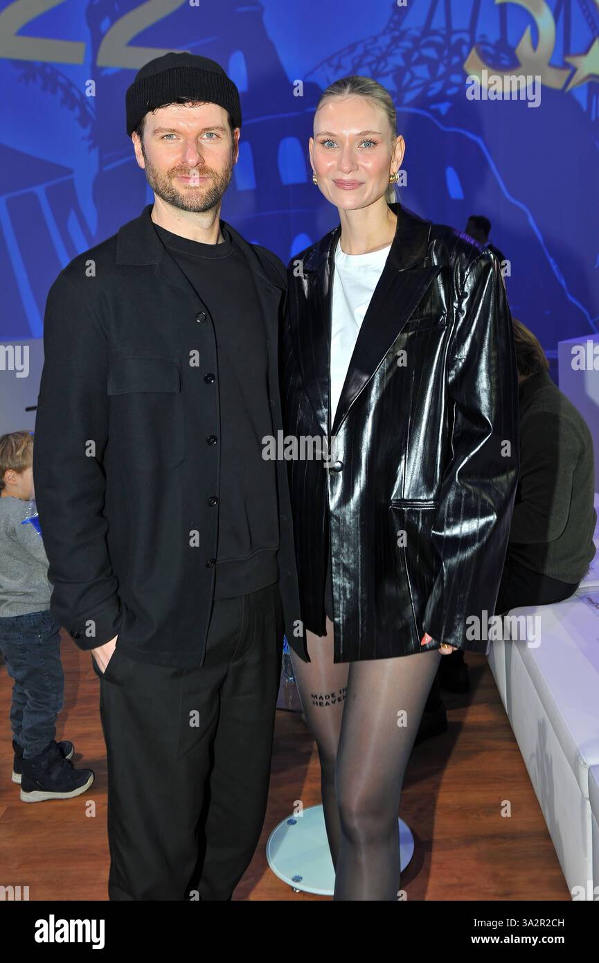 Saisonstart im Europapark. Daniel Grunenberg und Carolin Niemczyk Glasperlenspiel anläßlich der ...