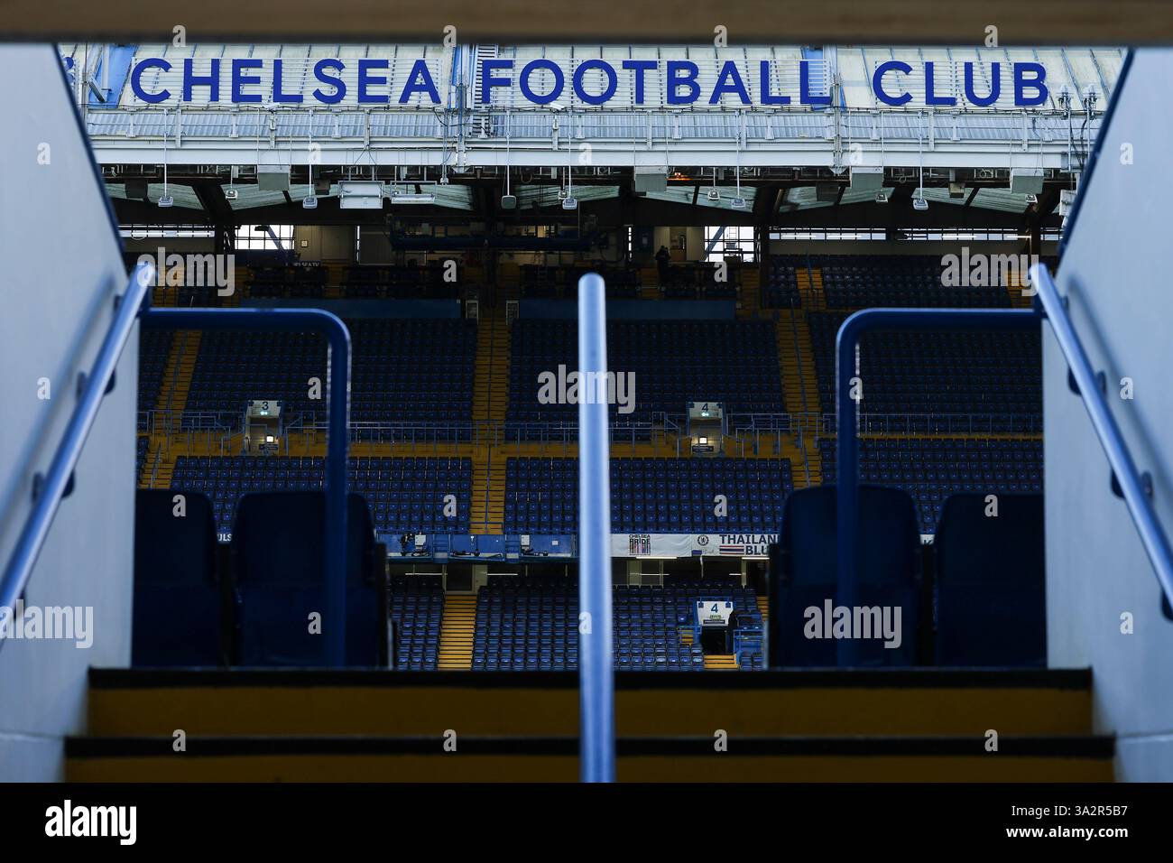 Stamford bridge stadium tunnel view hi-res stock photography and images ...