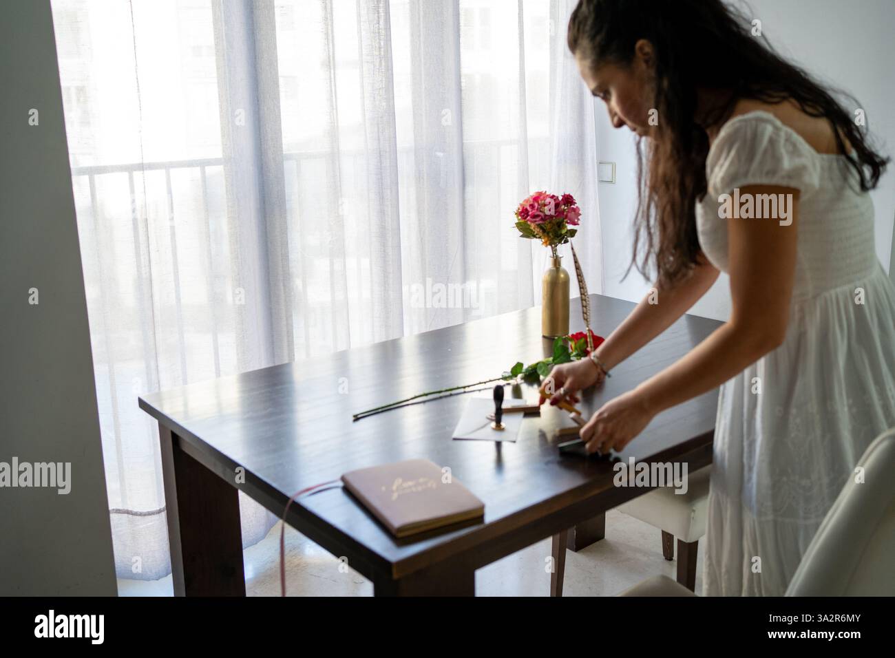 Woman in work setting hi-res stock photography and images - Alamy