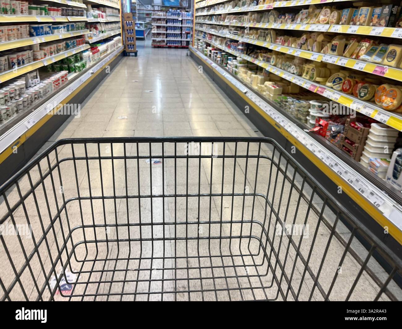 shopping trolley, shopping cart, supermarket aisles, grocery store ...