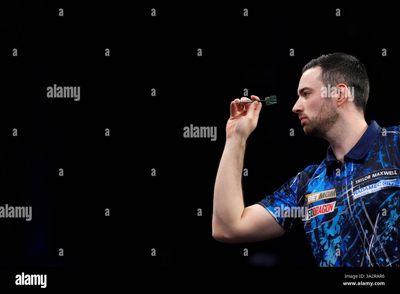 Luke Humphries in action against Luke Littler during night six of the ...