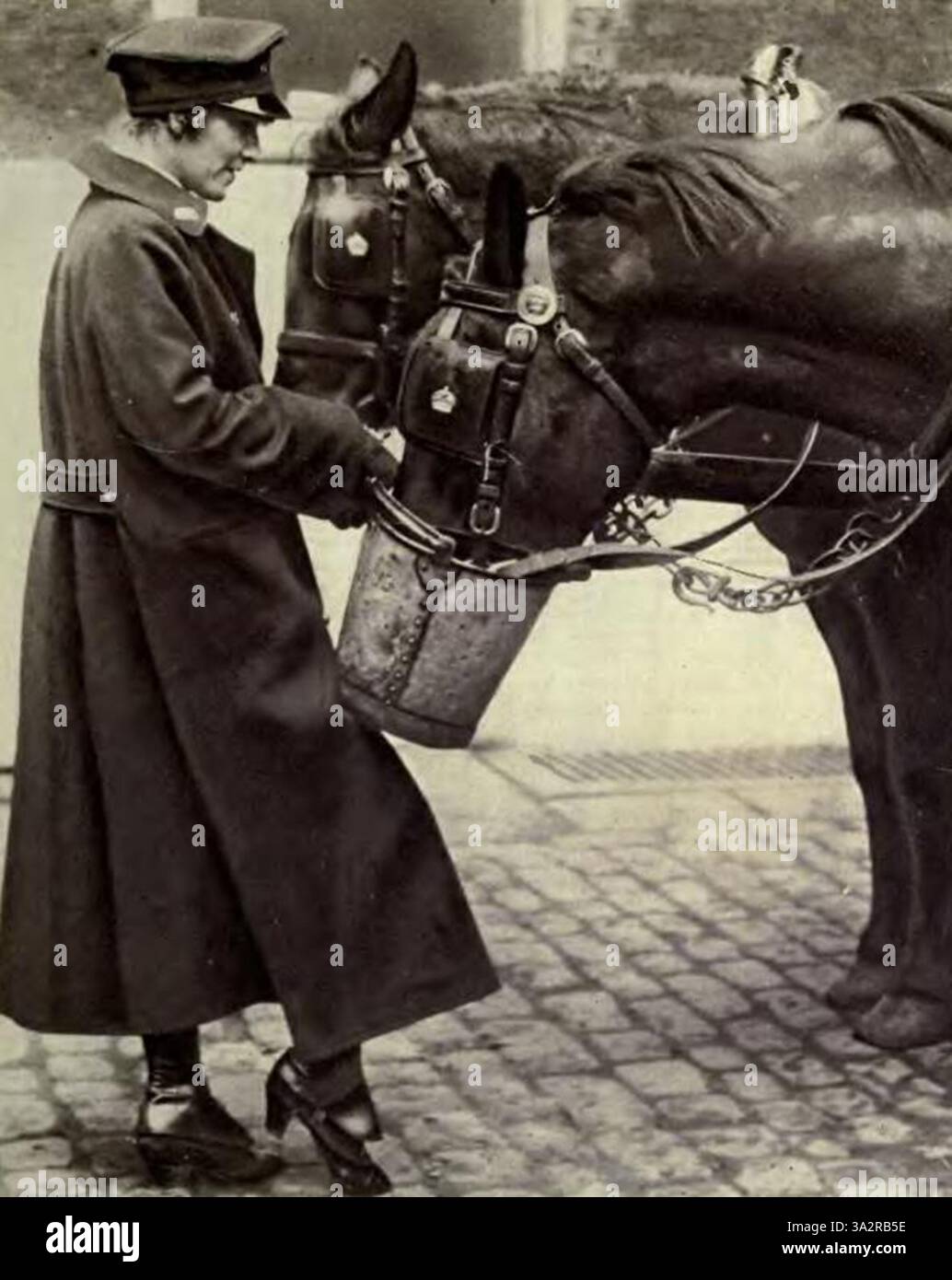 Woman 1900 mail hi-res stock photography and images - Alamy