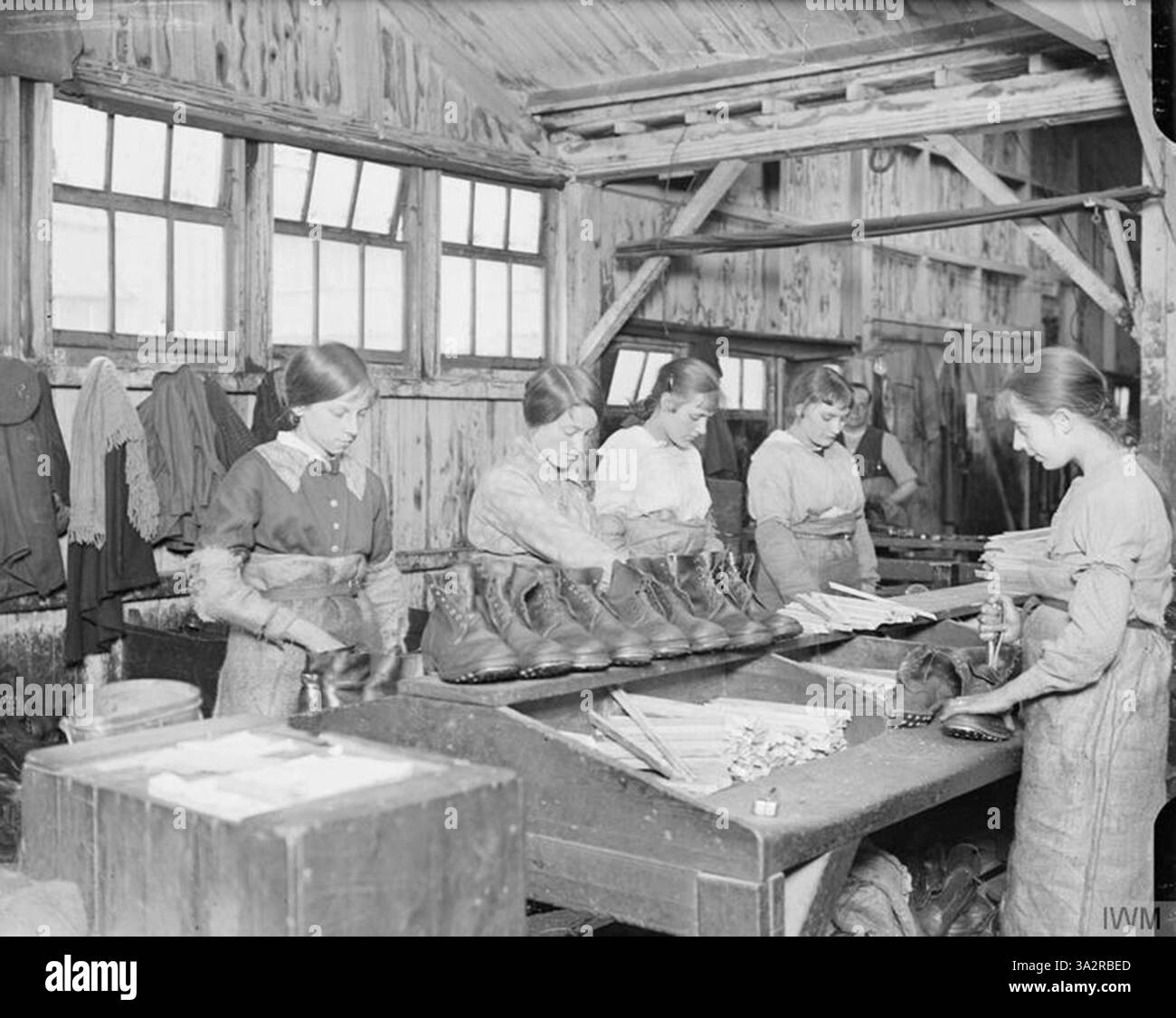 The Employment of Women on the Western Front; 1914-1918 French girls ...