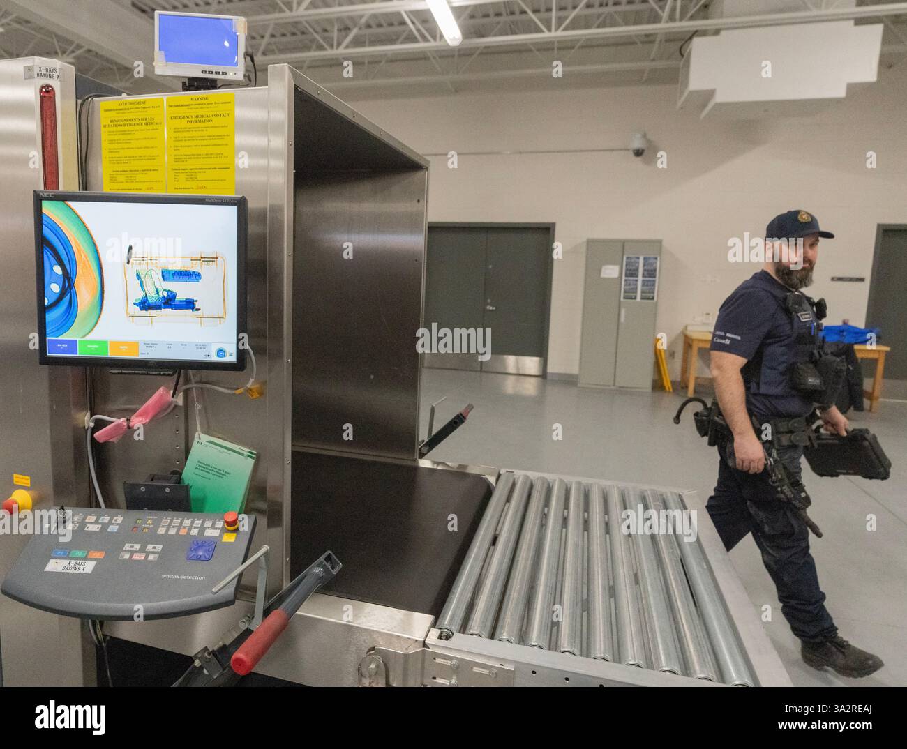 Stanstead, Canada. 13th Mar, 2025. A Canada Border Services officer ...