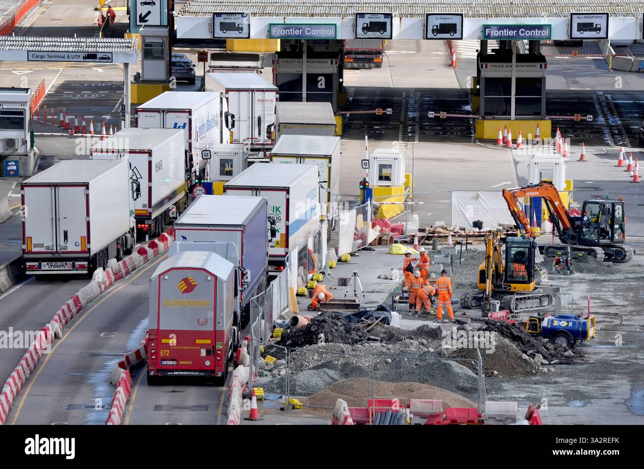 Work is carried out on the installation of the new Entry/Exit System ...