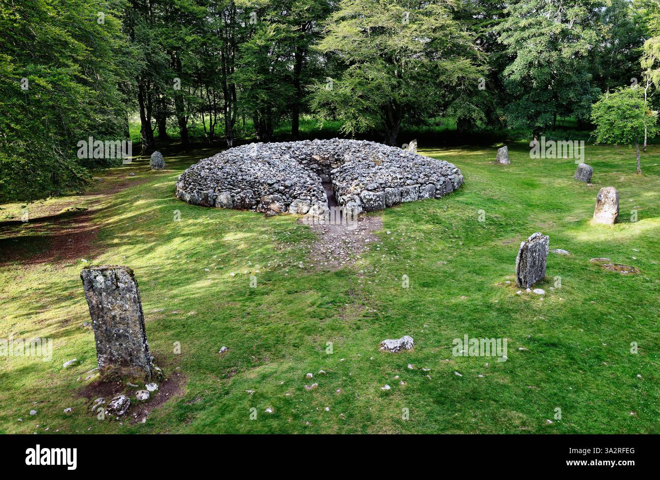 Clava Cairns, Inverness, Scotland. The NE passage grave chambered cairn ...