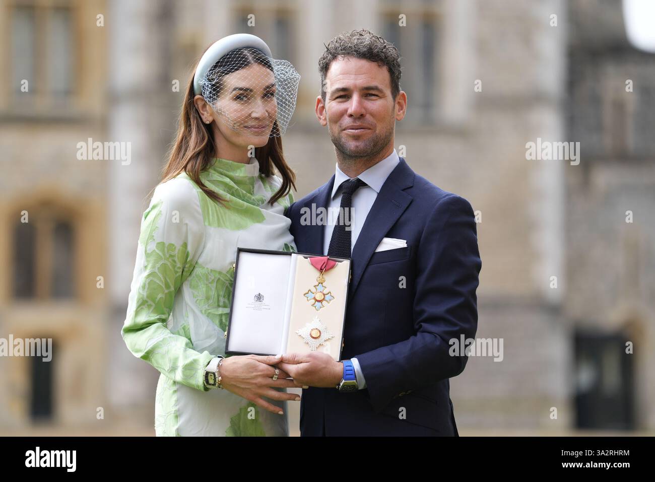 Cyclist Sir Mark Cavendish with his wife Peta after being made Knight ...