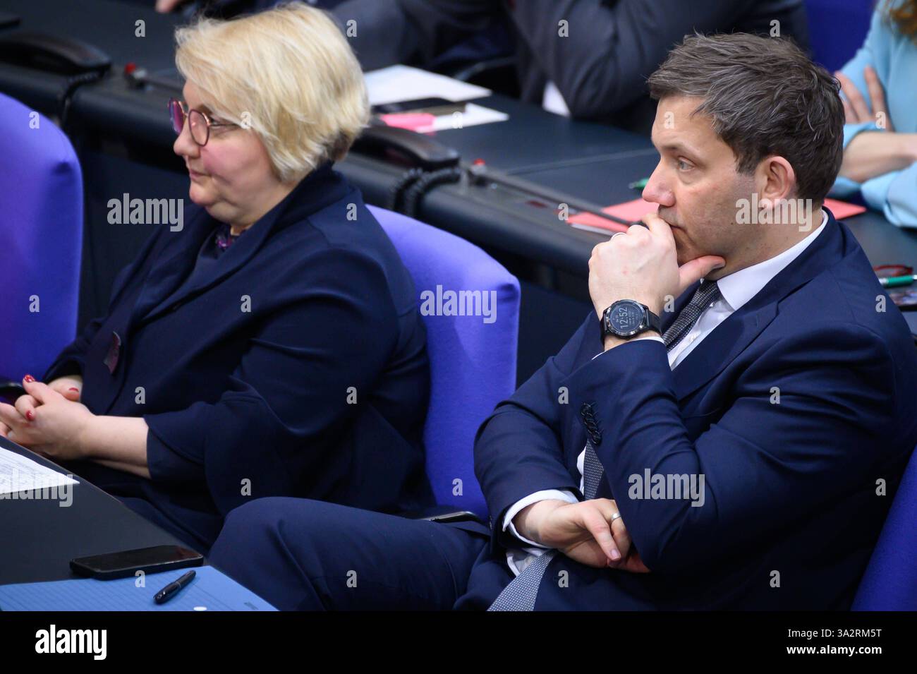 Berlin, Plenarsitzung im Bundestag Lars Klingbeil SPD während der Sitzung des Deutschen ...