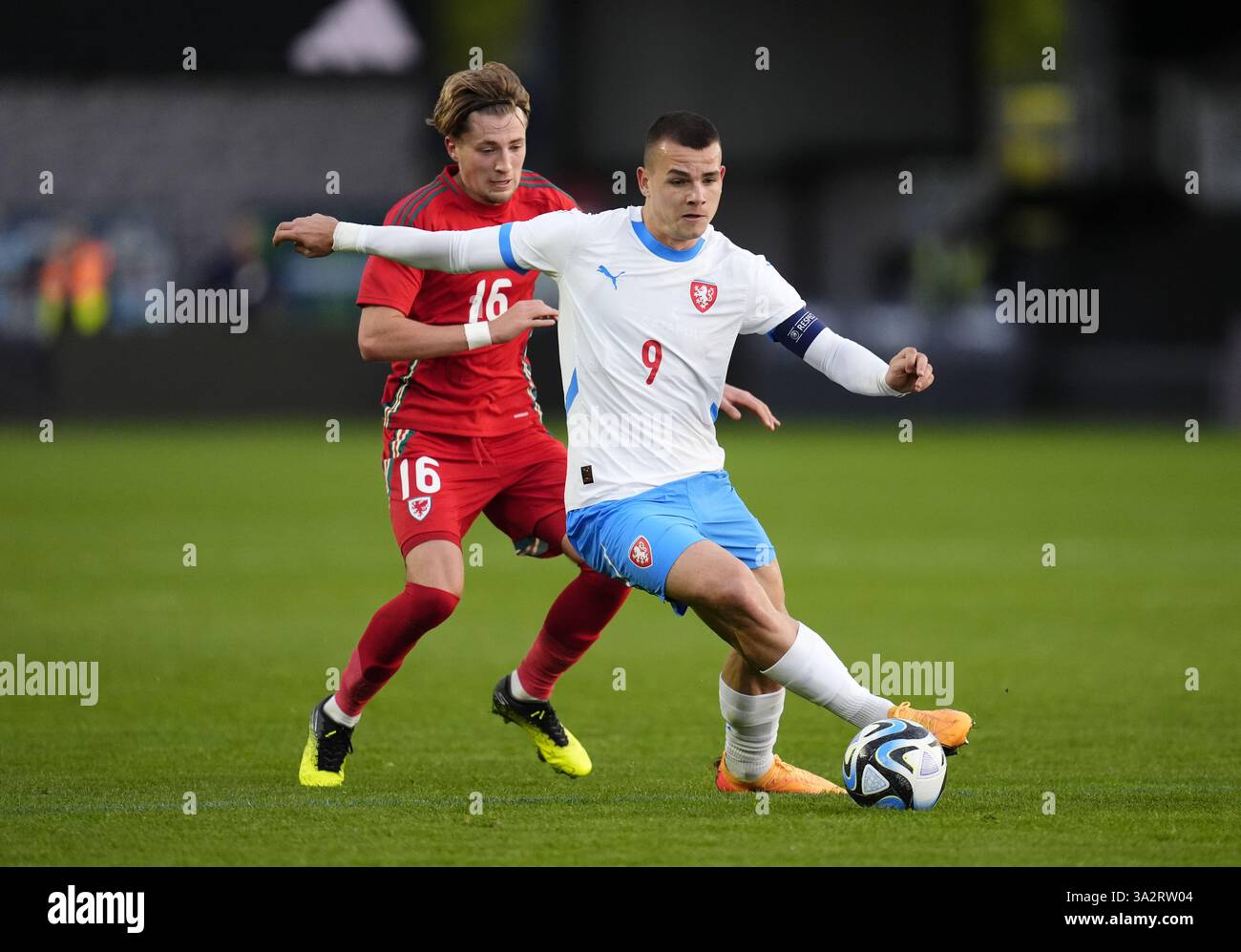 Czechia's Vaclav Sejk (right) and Wales' Charlie Savage (left) battle ...