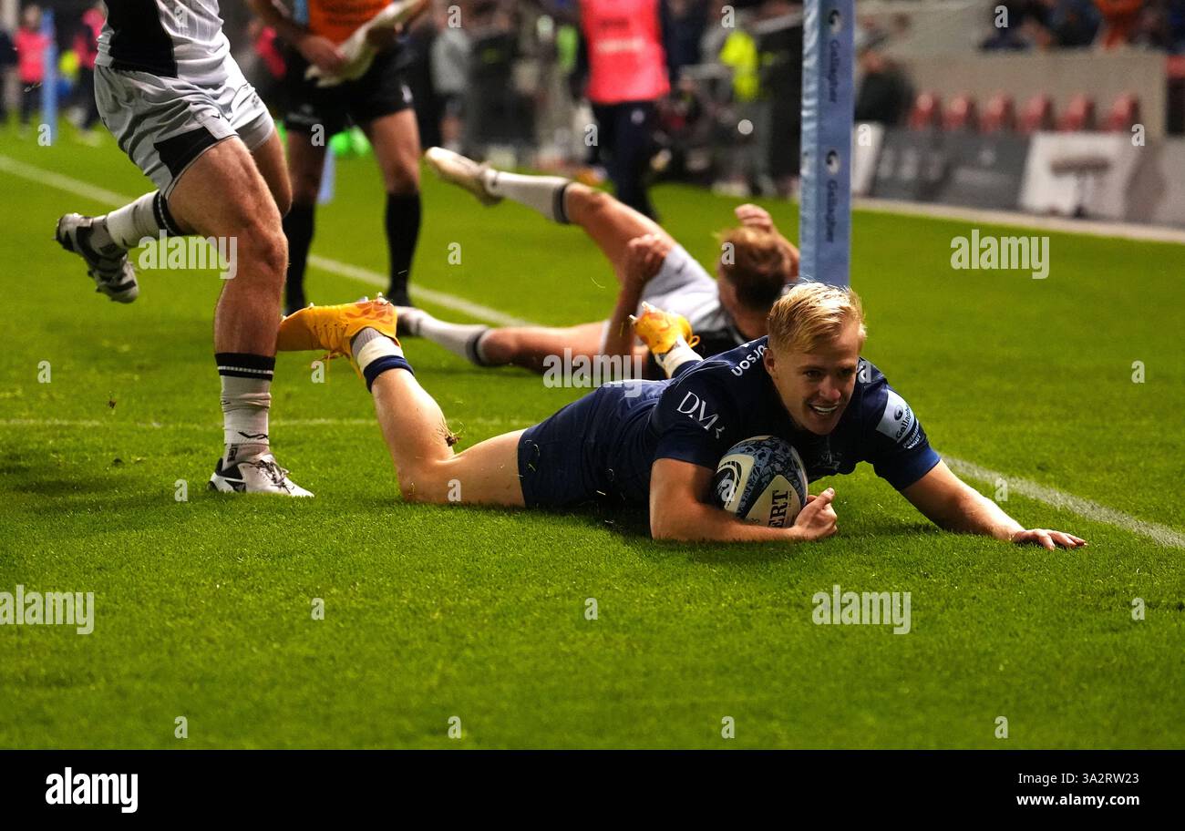 Sale Sharks' Arron Reed scores their side's first try of the game ...