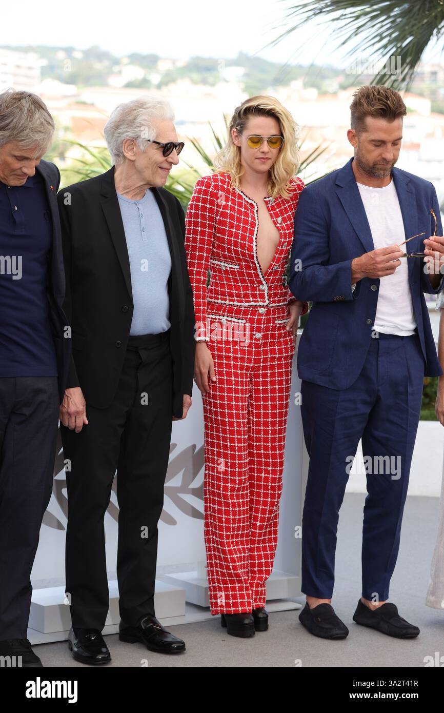 CANNES, FRANCE - MAY 24: director David Cronenberg, Kristen Stewart and ...