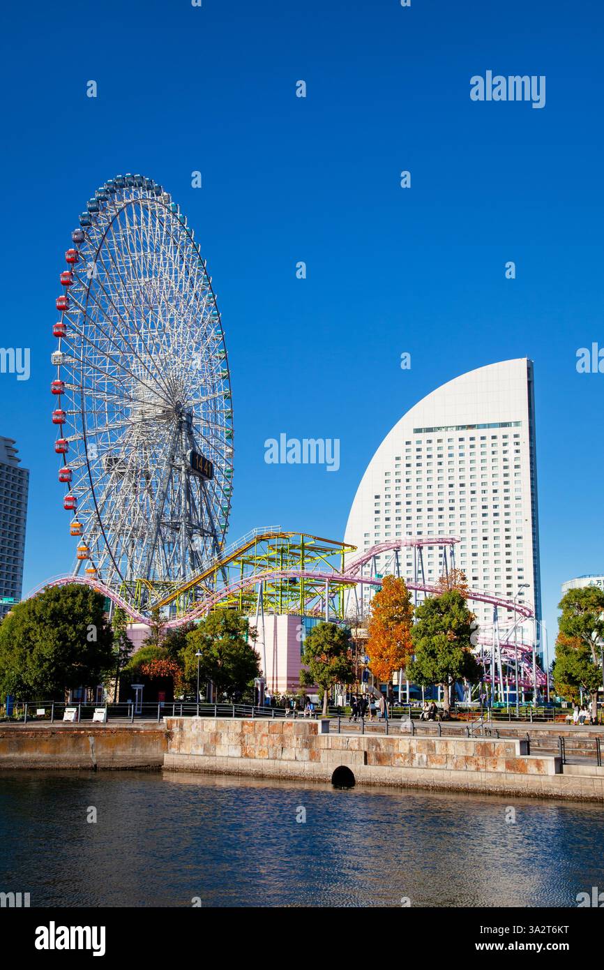 The Cosmo Clock 21 Ferris Wheel in the Minato Mirai 21 district of ...