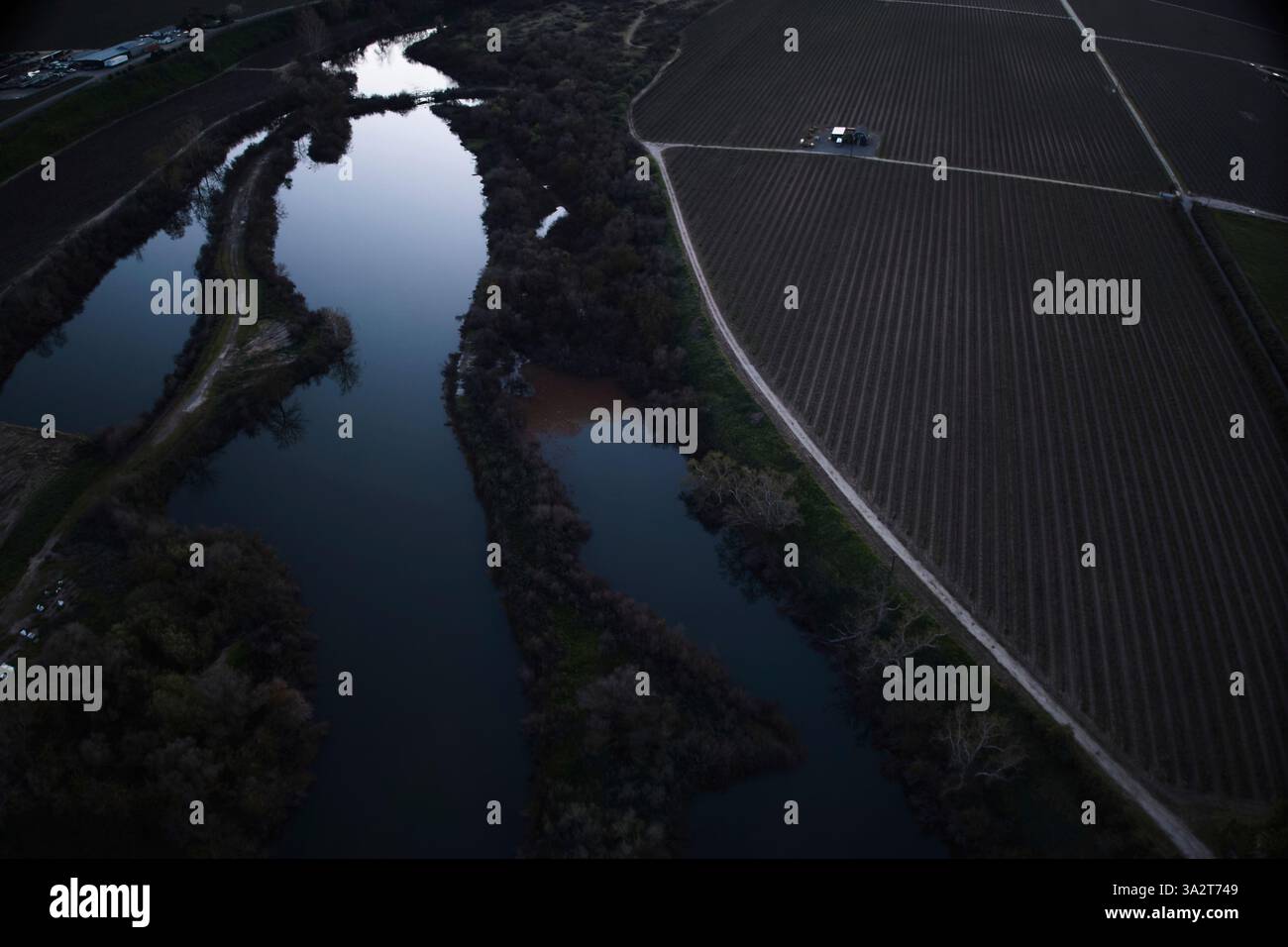 The San Joaquin River flows alongside farmland in Fresno, Calif ...