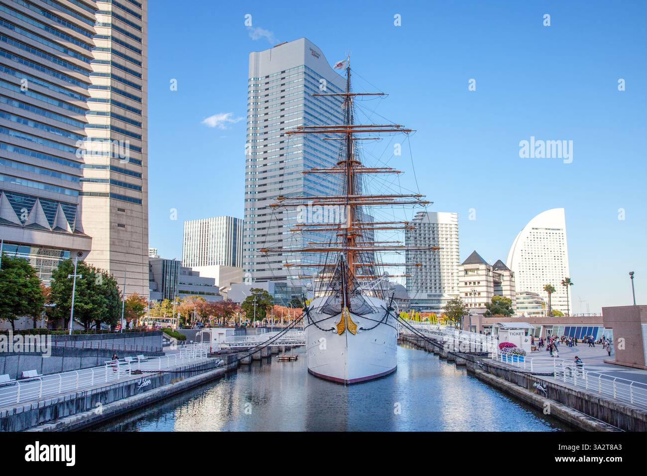 Yokohama Port Museum and the Nippon Maru sail training ship in the ...