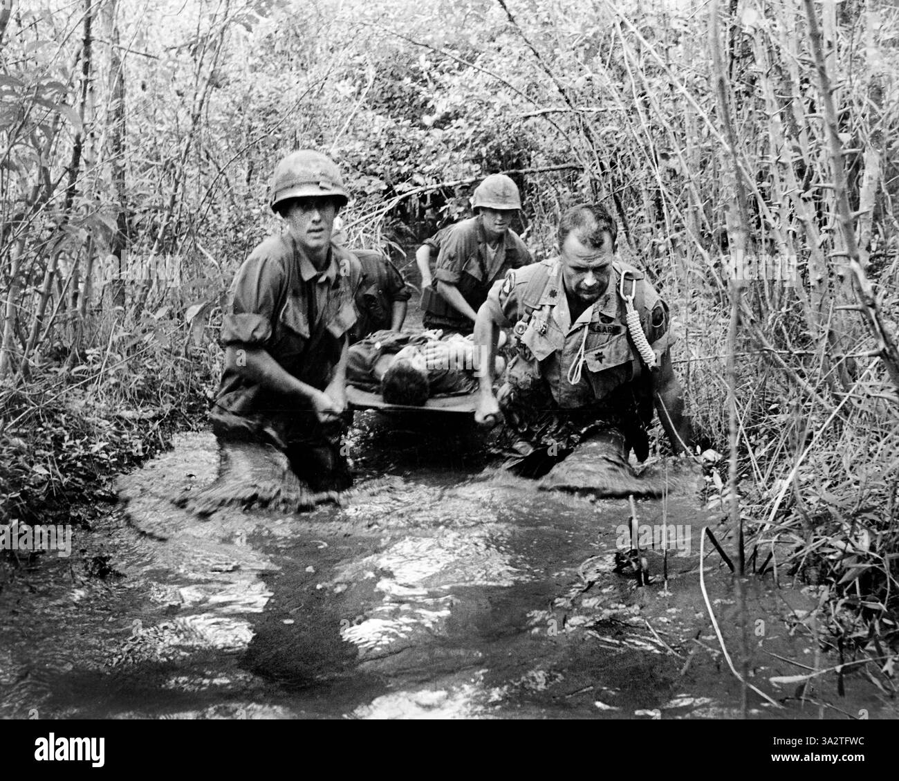 U s army soldiers medical hi-res stock photography and images - Alamy