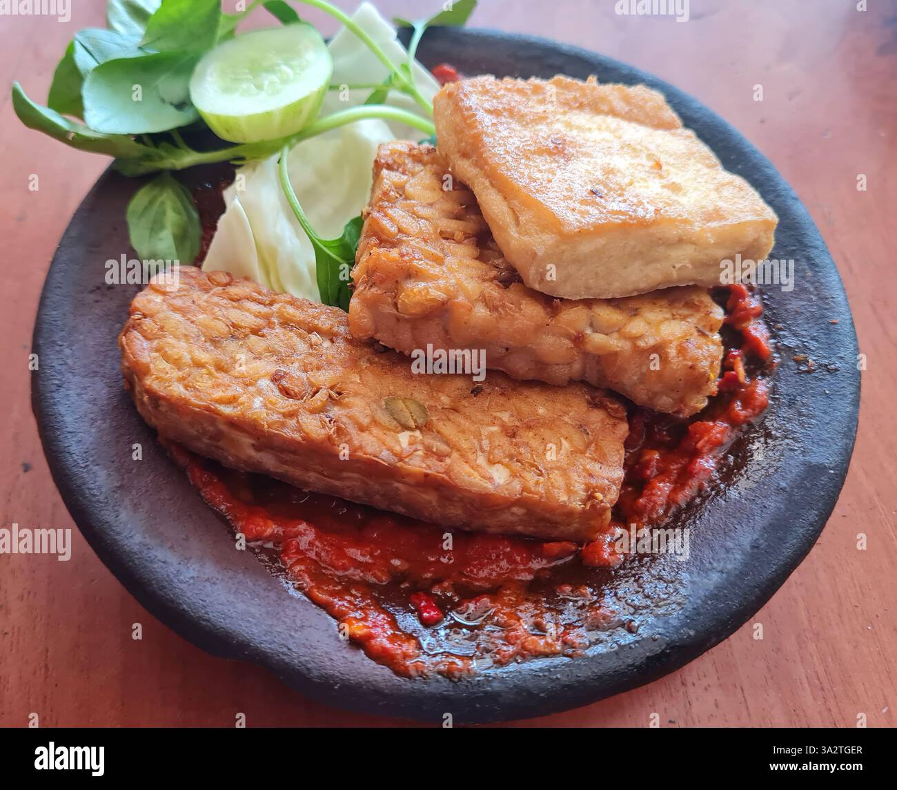 Tahu tempe penyet hi-res stock photography and images - Alamy
