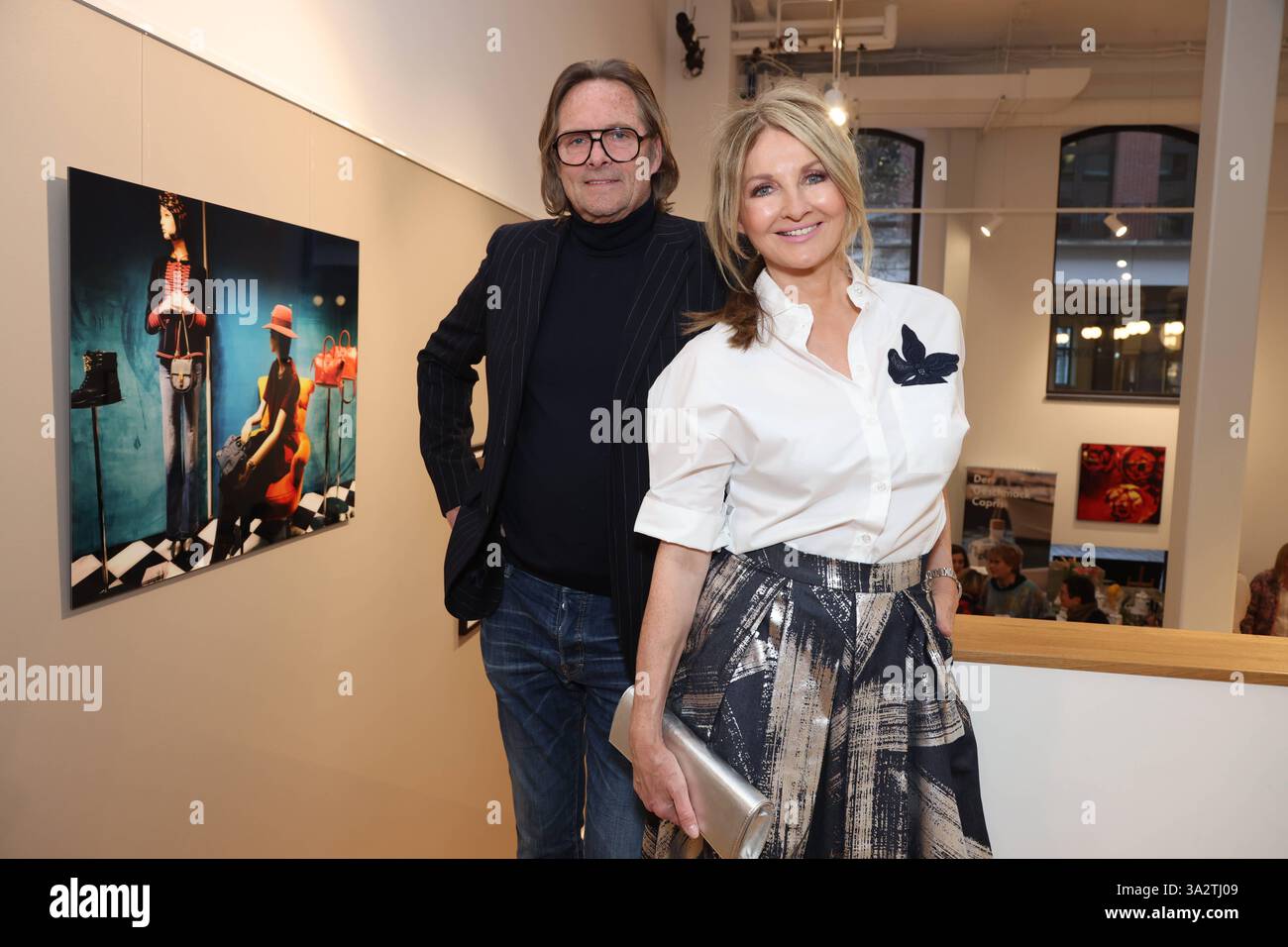 Kai Röffen mit Frauke Ludowig. Handheld - so lautet der Titel der ...